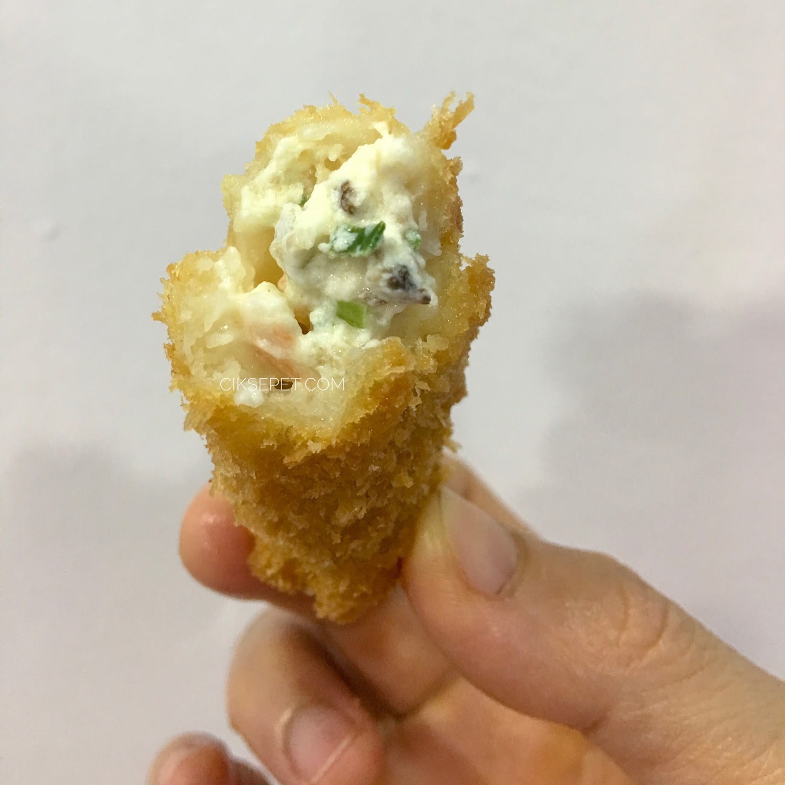 KFC Cheezy Golden Sticks , Sedap tak ? | Cerita Budak Sepet