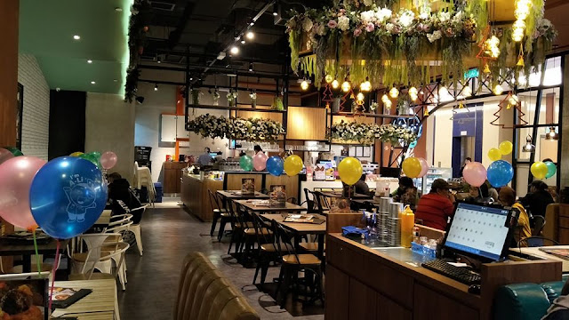 NYALAKAN KEGEMBIRAAN DI SDS BAKERY & CAFE SEMPENA KRISMAS