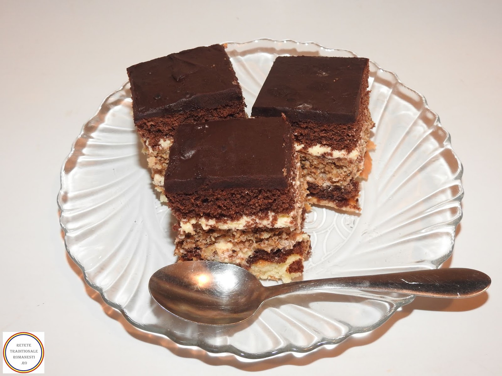 Retetetraditionaleromanesti.ro: Prajitura cu nuca