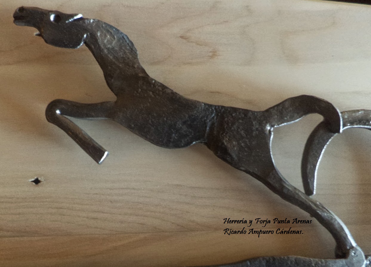 Herreria y Forja Punta Arenas: Percheros