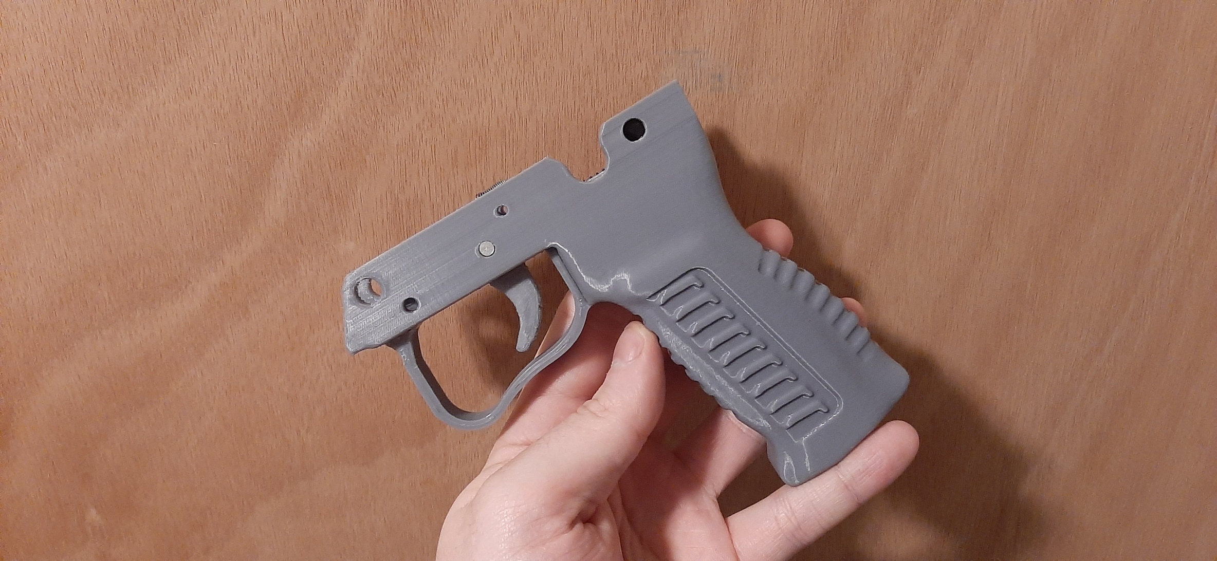 Easterworks: HS Produkt VHS-2 Airsoft Replica Build [Part 3: Grip and ...