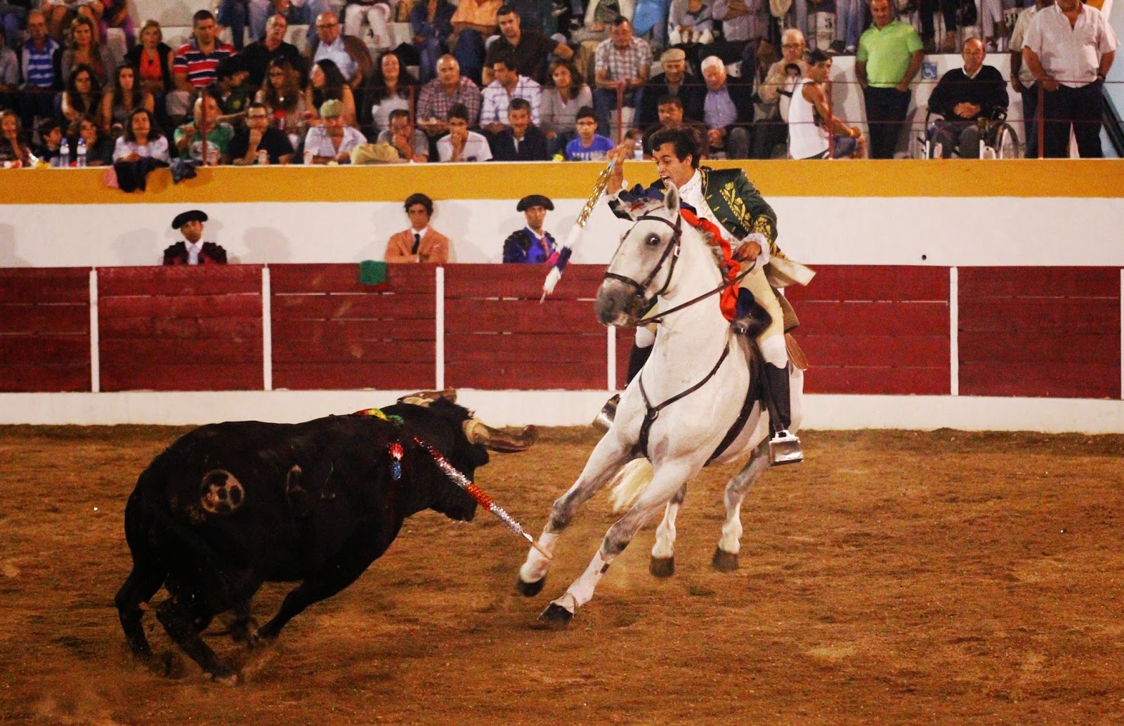 PLANETA DOS TOUROS - Para Aficionados: Tourada comemorativa do 15º ...