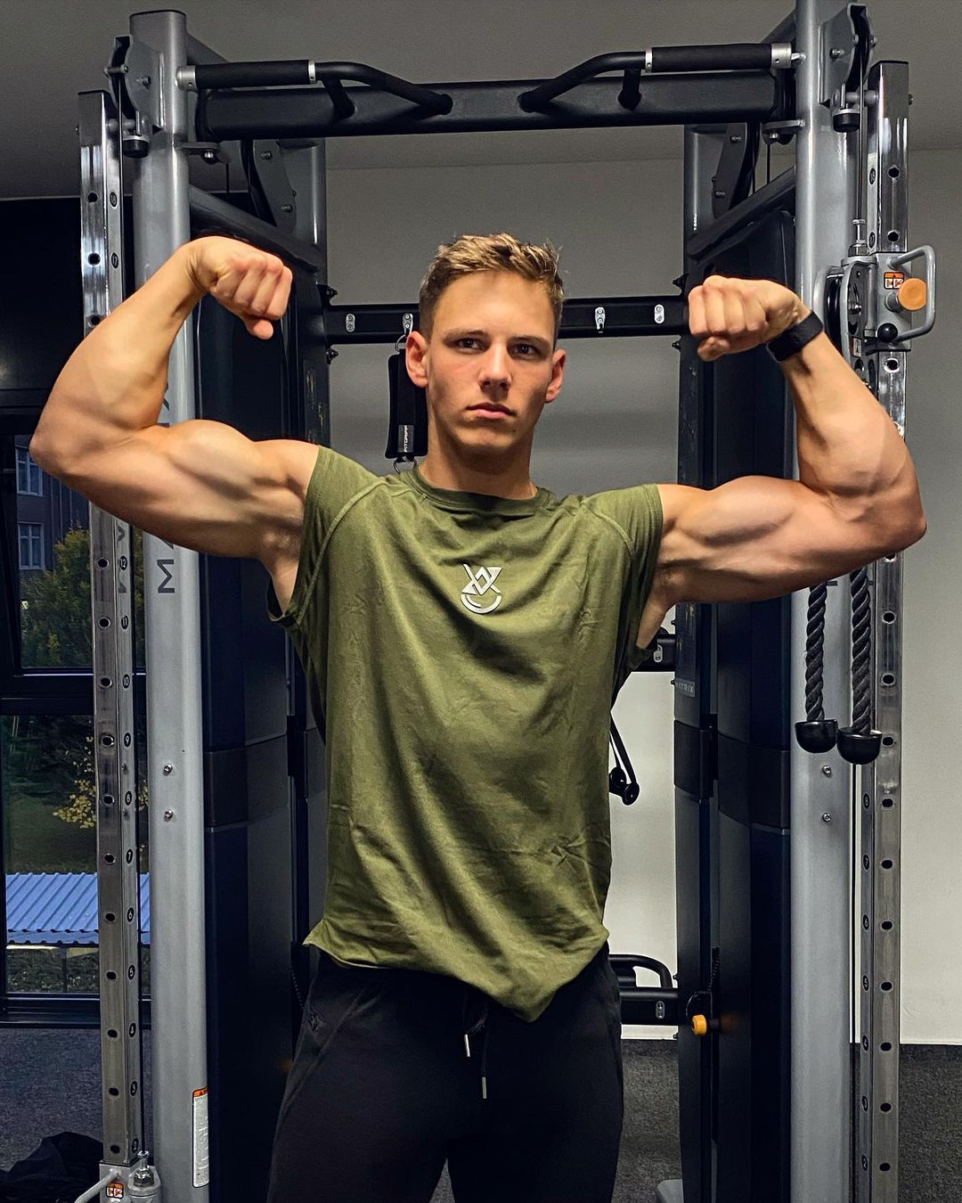 the beauty of male muscle: Mika