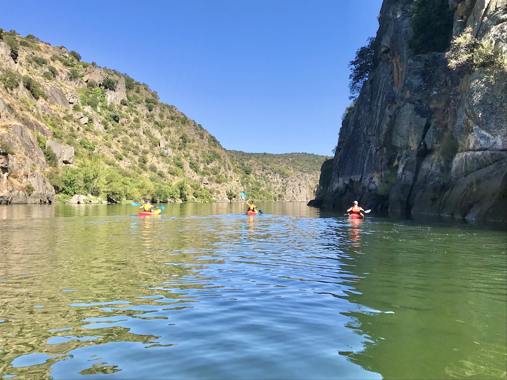 PASSEIO DE KAYAK PELOS CANYONS DO DOURO INTERNACIONAL
