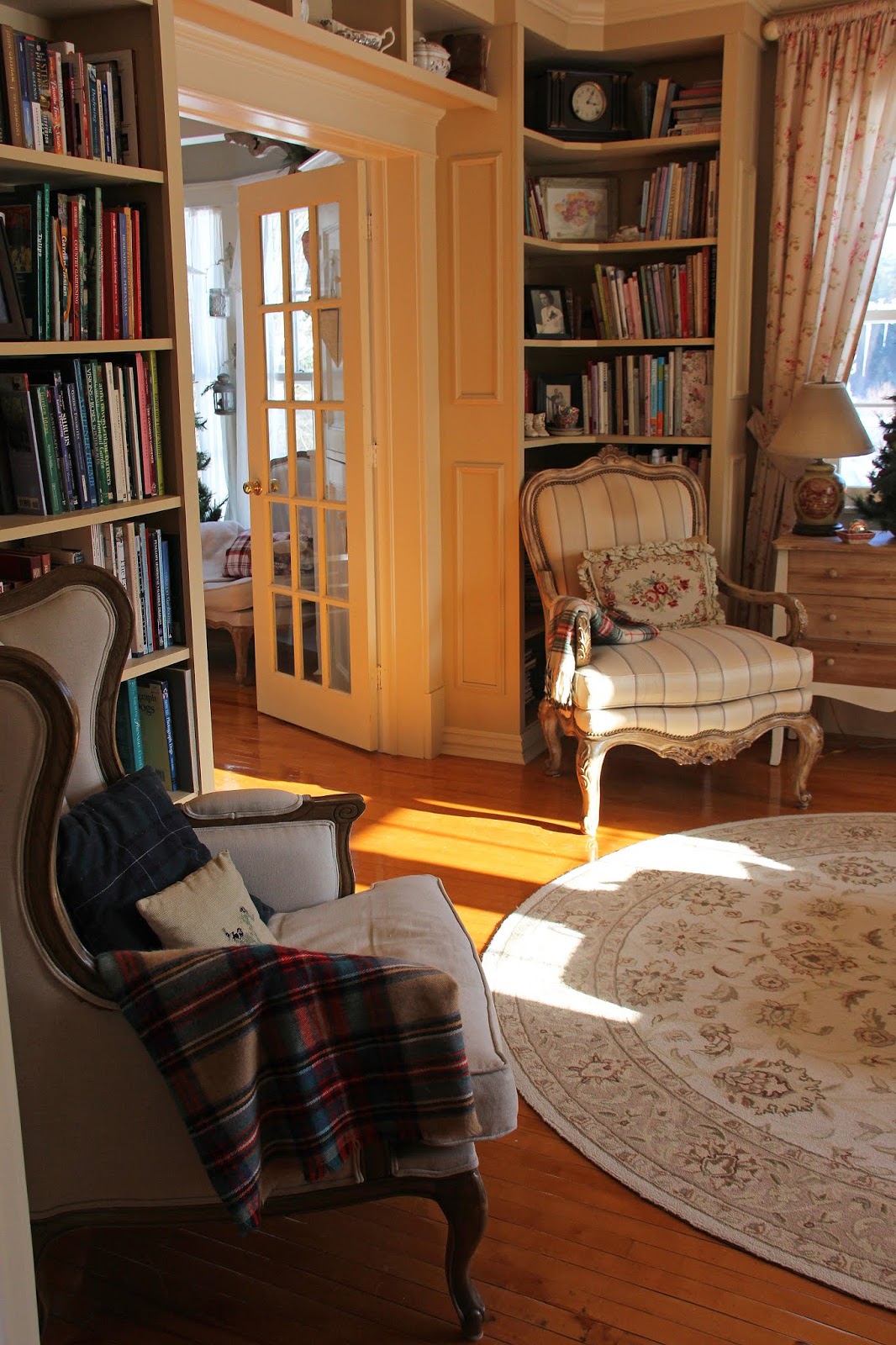 Aiken House & Gardens: Christmas Touches in our Library