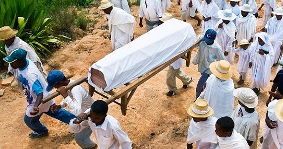 Homem morto regressa à vida no seu funeral (com vídeo) | Ciência Online ...