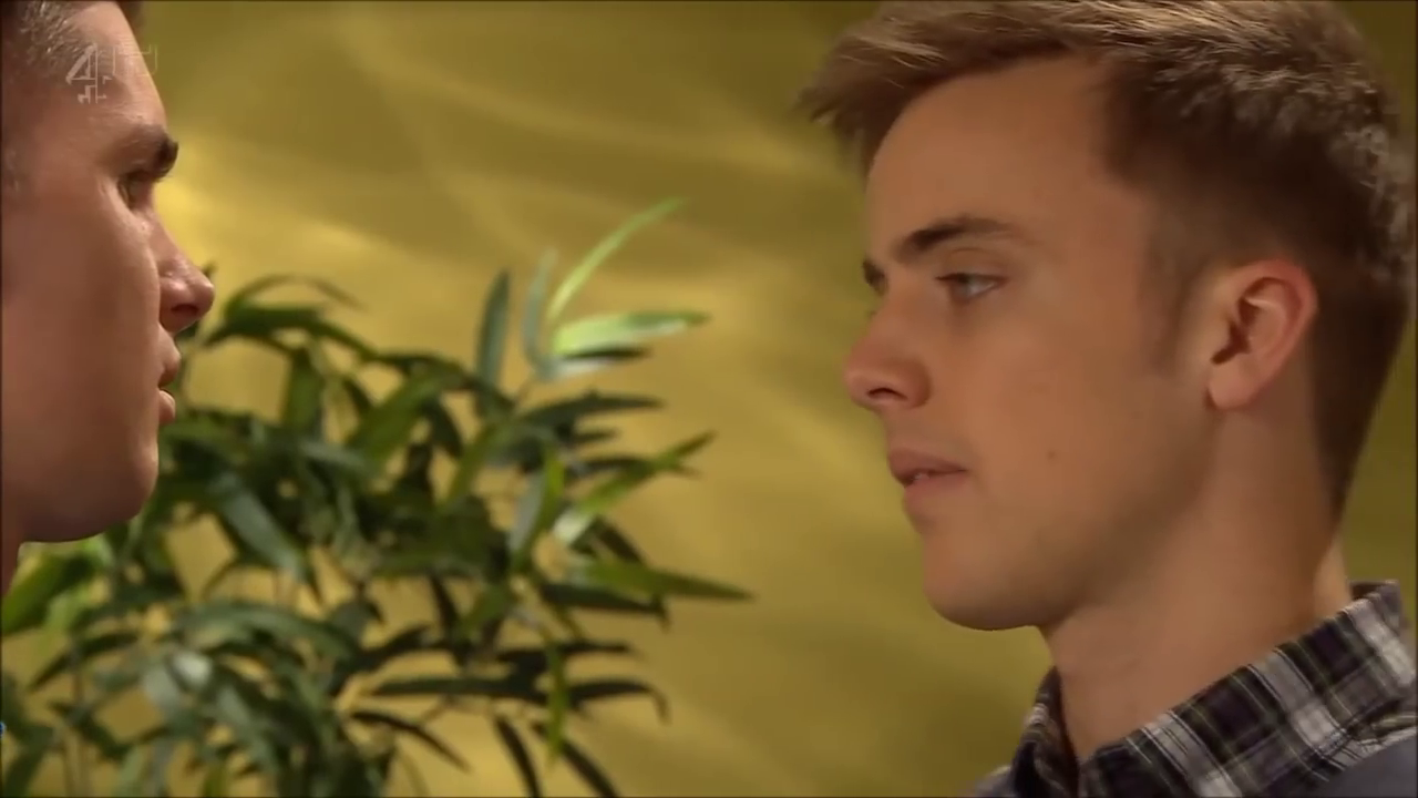 ausCAPS: Parry Glasspool and Kieron Richardson shirtless in Hollyoaks