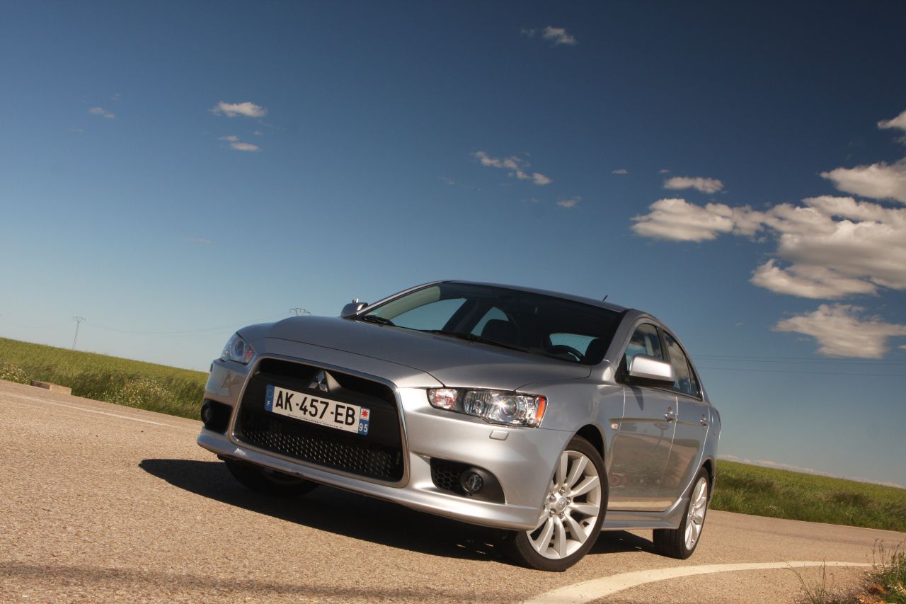 Revista Coche: Llega a España la nueva gama Mitsubishi Lancer 200 Di-D