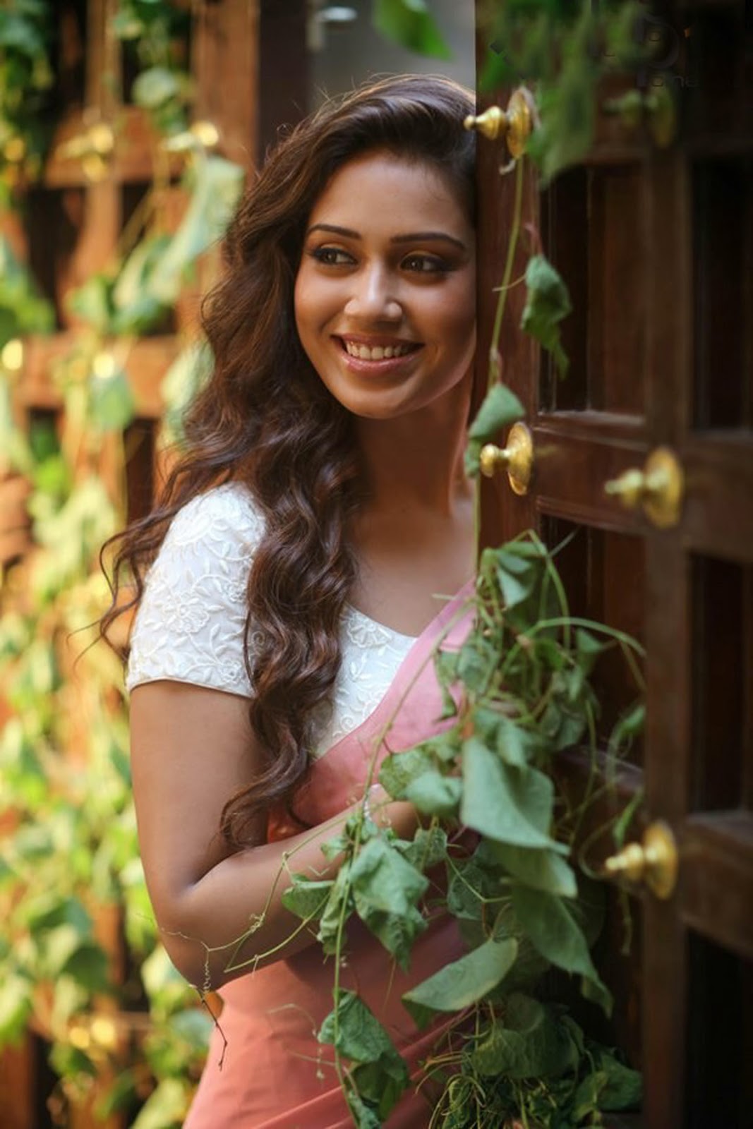 Heroine HD Stills: Actress Niveditha Pethuraj High Quality photos ...