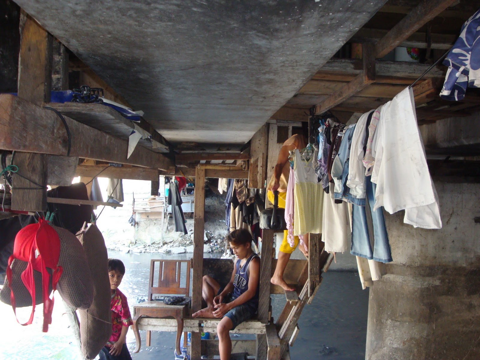 BARANGAY FORT BONIFACIO: MARICABAN CREEK...