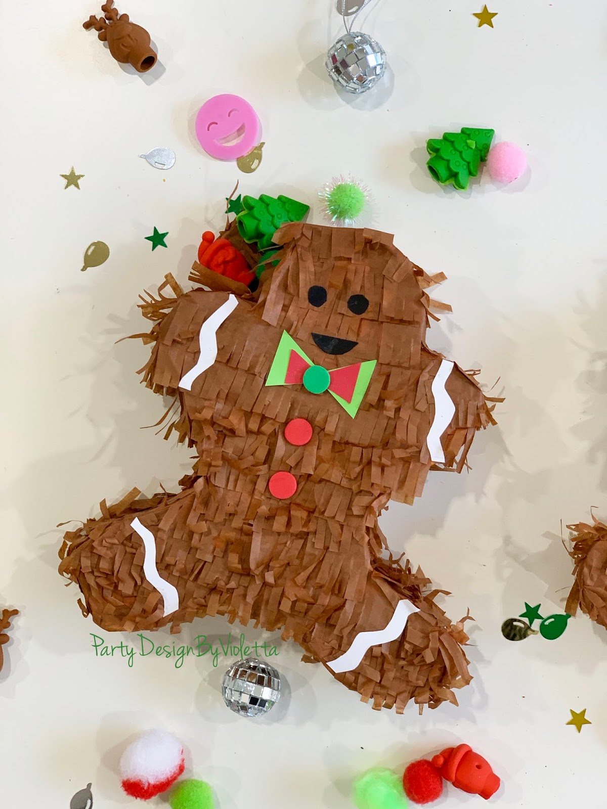 Mini piñatas for Christmas, a very festive set-up for the littles ones ...