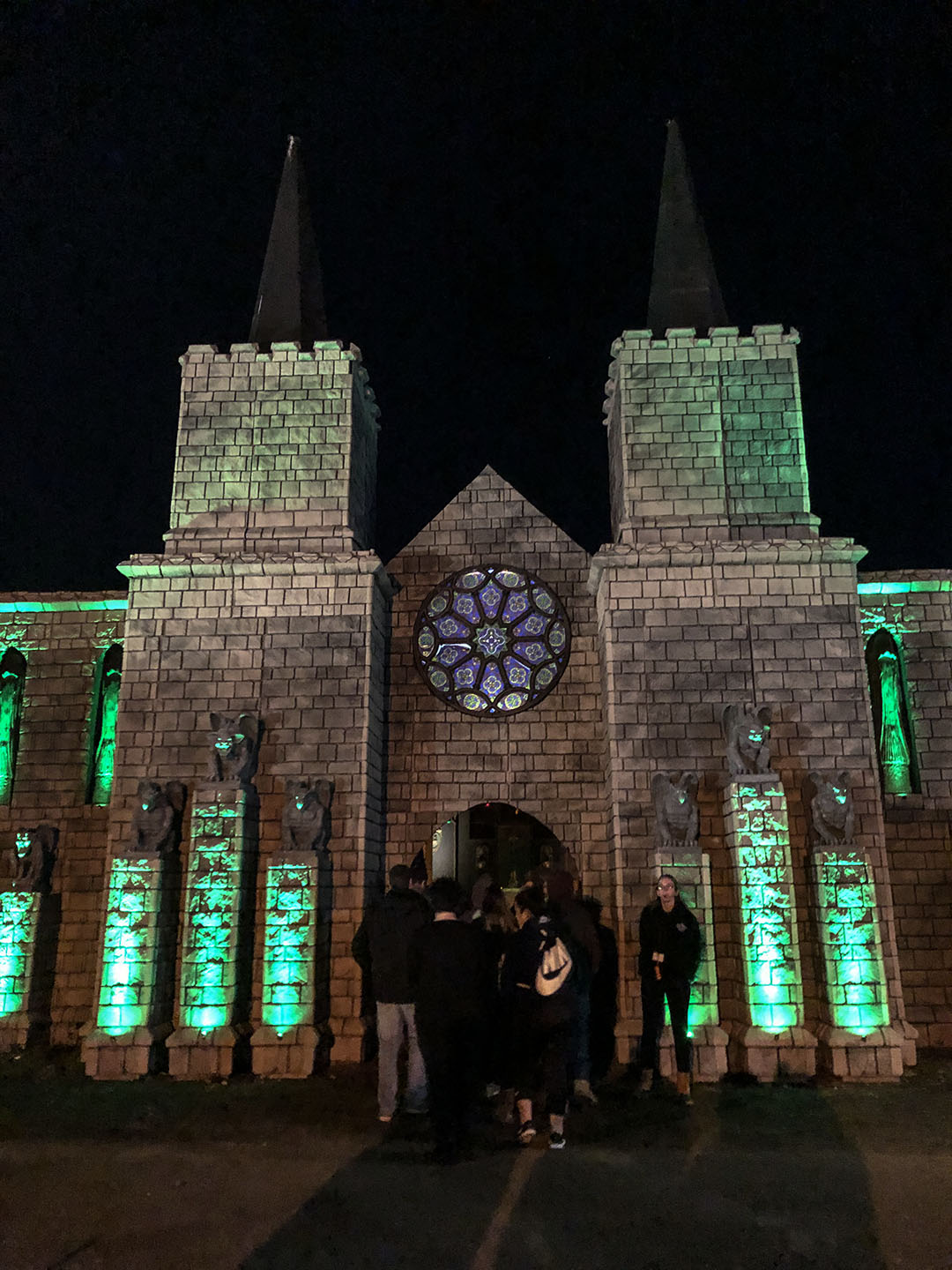 The Haunted Graveyard at Lake Compounce | XO | Noelle