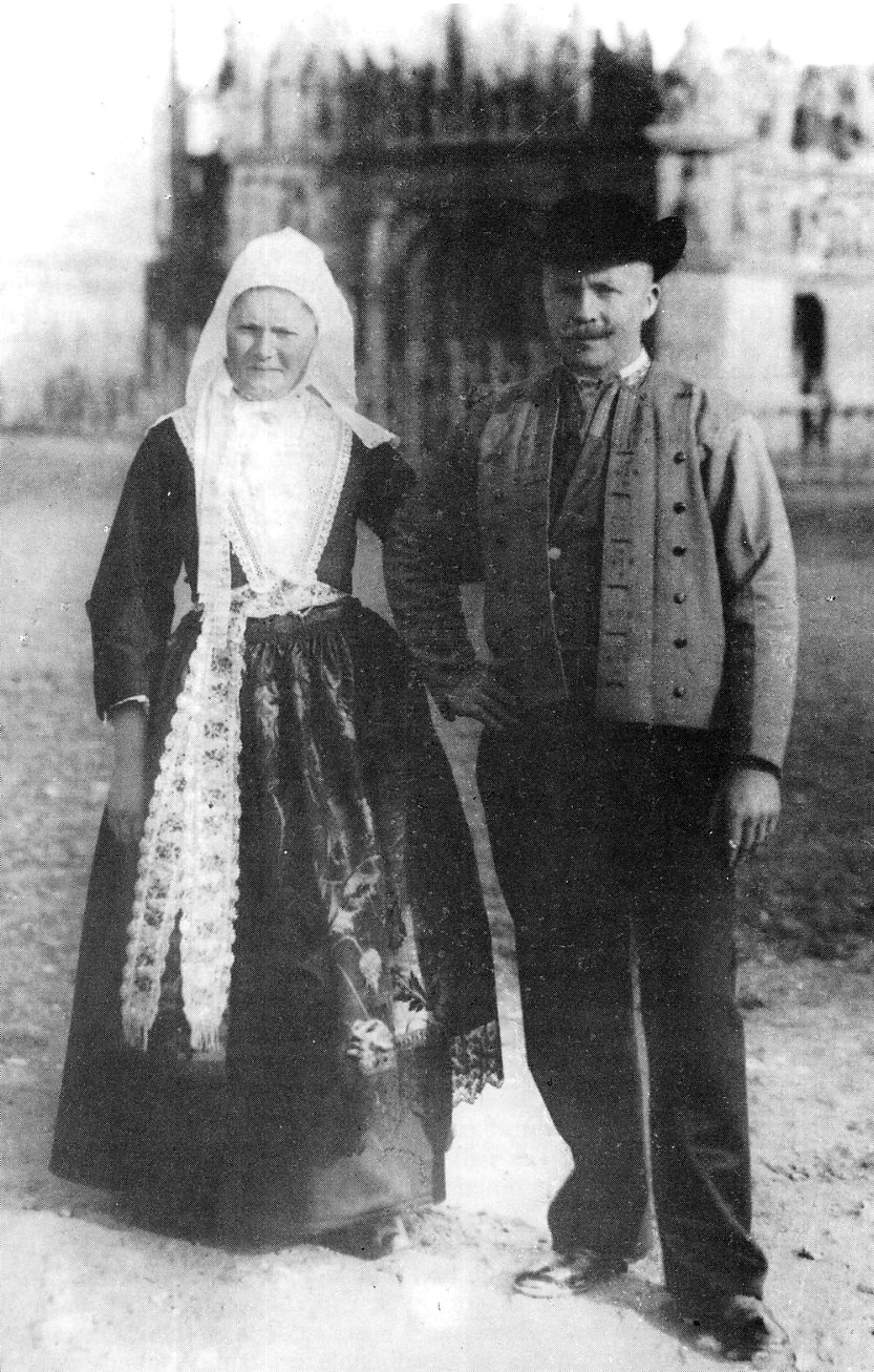 FolkCostume&Embroidery: A Closer View of Breton Costumes, Part 2 ...