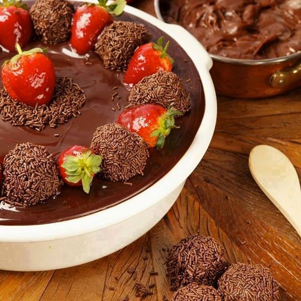 PAVÊ DE BRIGADEIRO COM MORANGOS | Dicas Femininas