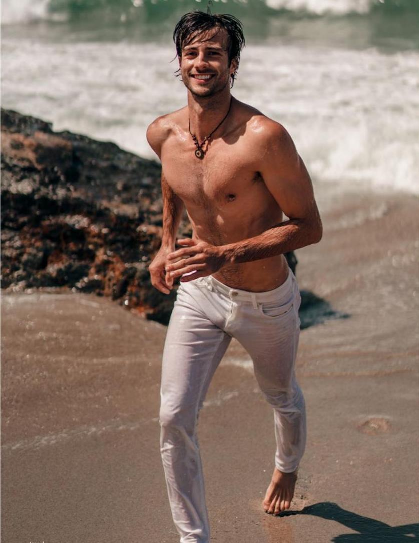 Levi McLeod domina la ola de calor para 7HUES Magazine en fotos de ...