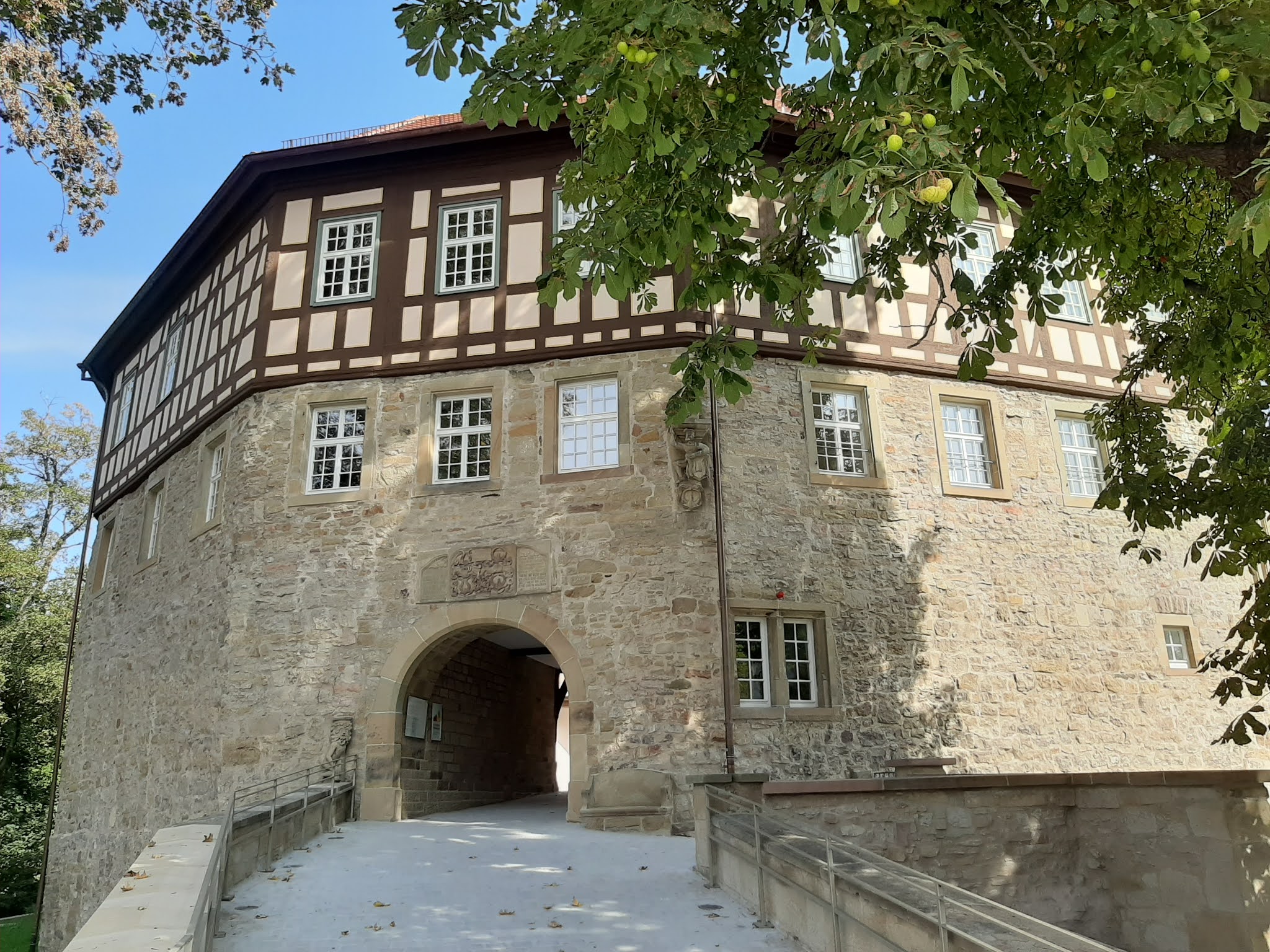 Wege in der Region Stuttgart: Das Wasserschloss - Wahrzeichen der Stadt ...