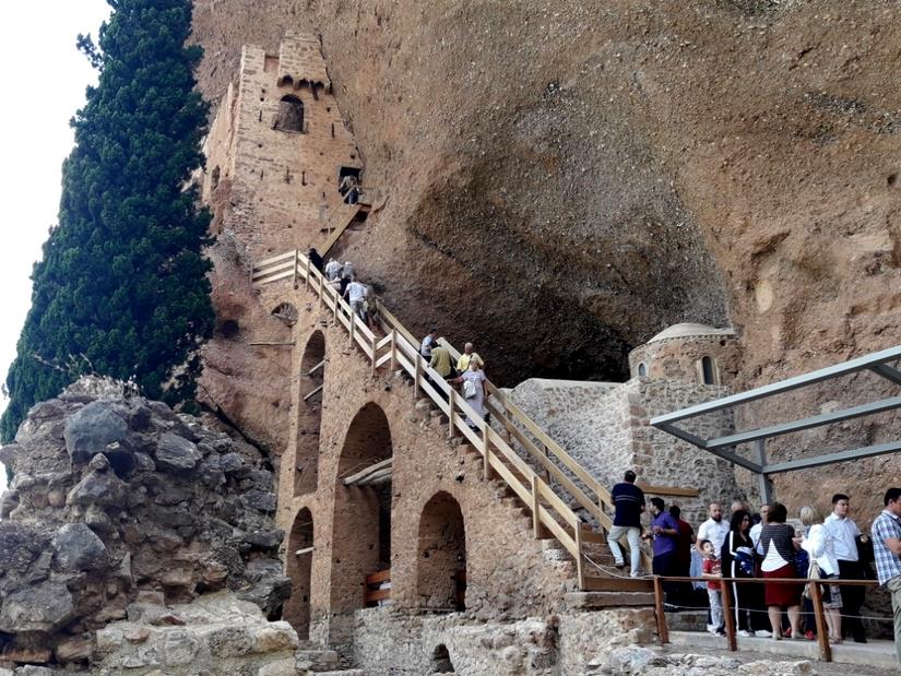 ΑΡΧΙΕΡΑΤΙΚΗ ΘΕΙΑ ΛΕΙΤΟΥΡΓΙΑ ΣΤΟ ΠΑΛΑΙΟΜΟΝΑΣΤΗΡΟ ΤΟΥ ΟΣΙΟΥ ΛΕΟΝΤΙΟΥ ...