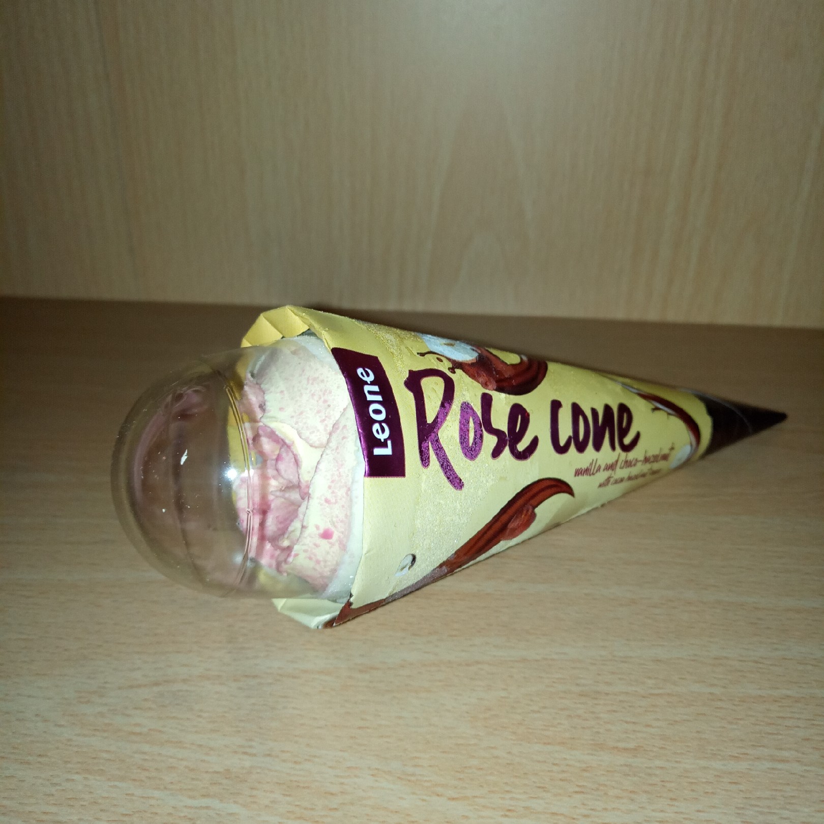 Supersupergirl's Food Reviews: Leone Rose Cones