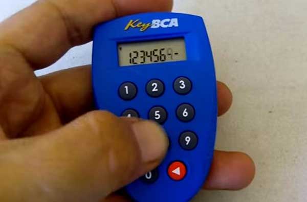 Amankah Ganti Baterai KeyBCA?