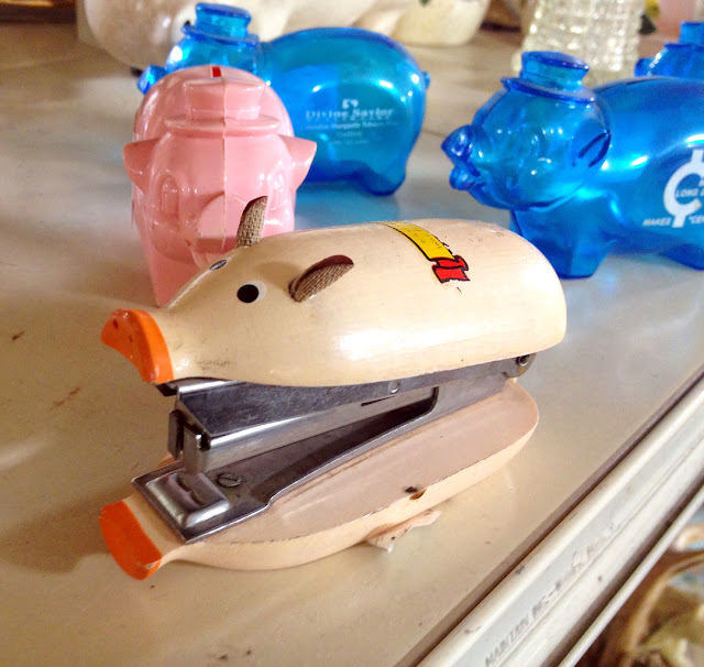 20 WEIRD ITEMS FROM THE COLUMBUS (WI.) ANTIQUES MALL! ~ Popthomology