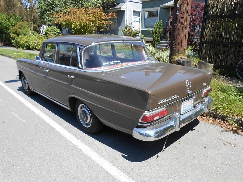 Seattle's Parked Cars: 1967 Mercedes 200D