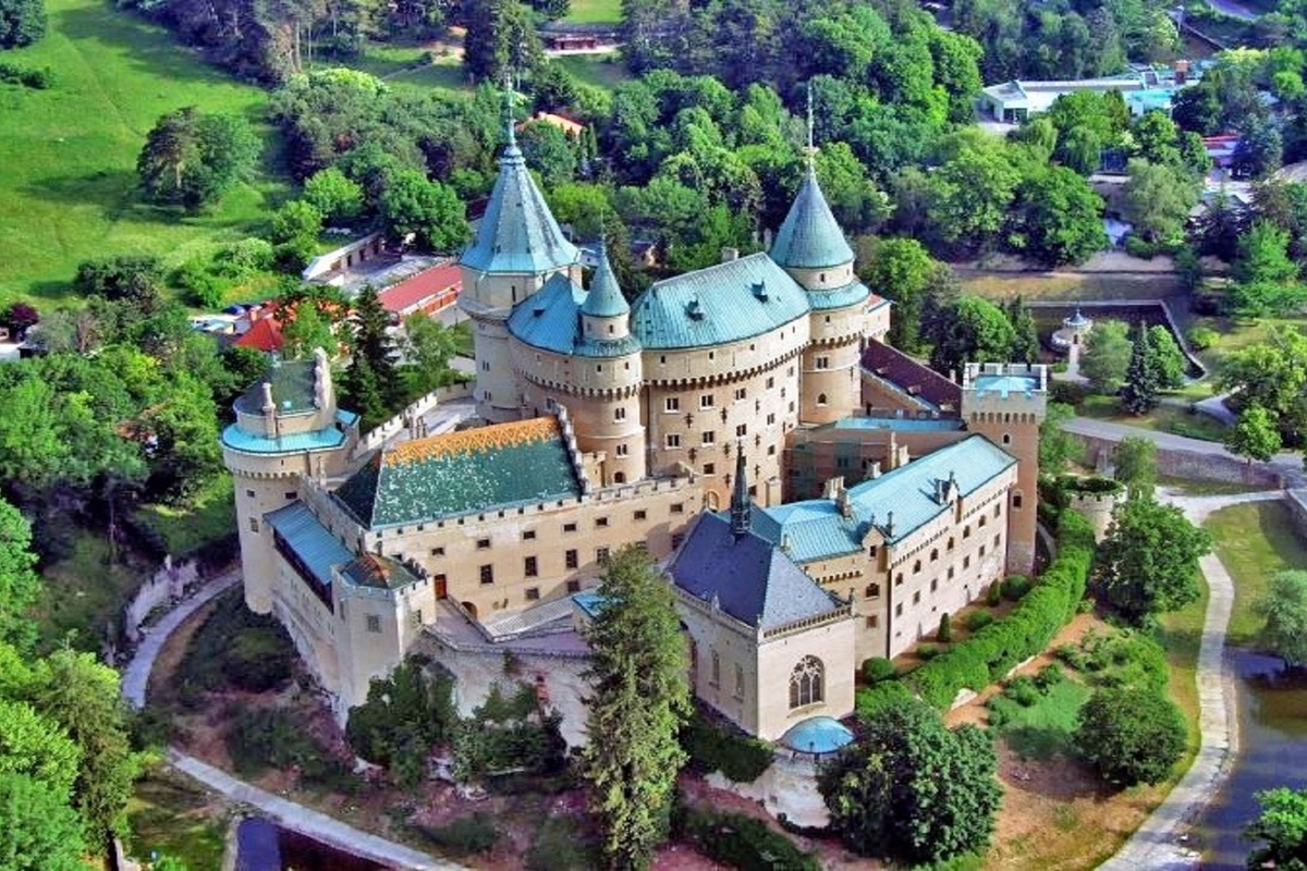 Bojnice Castle, Zámok, Slovakia (with Map & Photos)