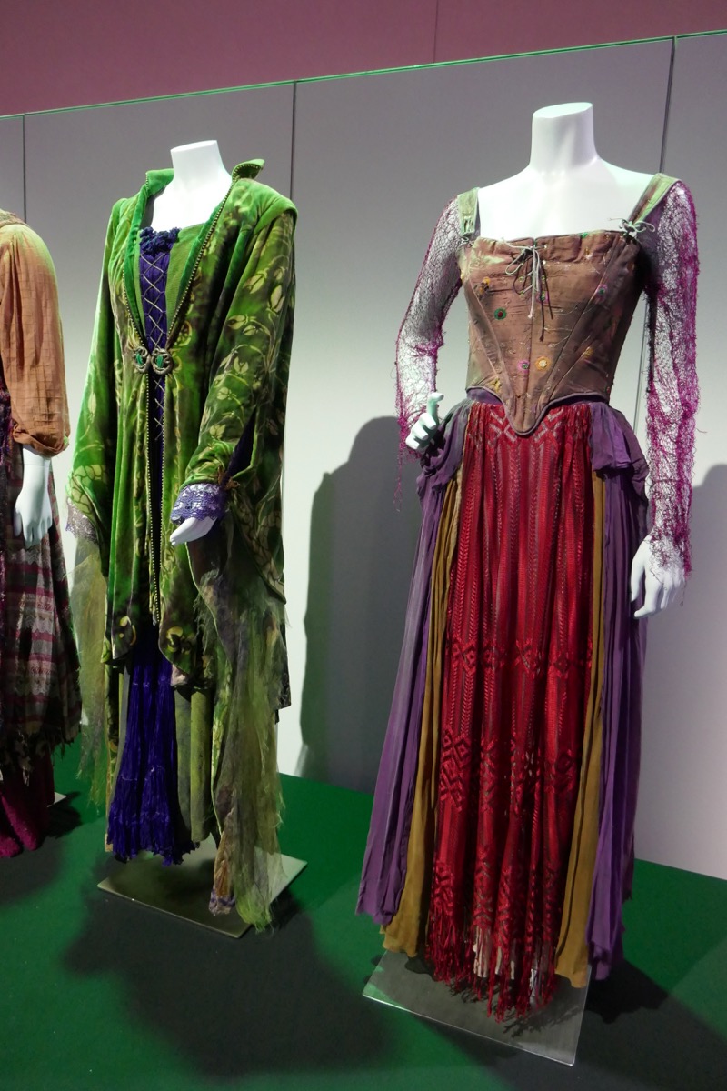 Hollywood Movie Costumes and Props: Screen-worn Hocus Pocus film ...