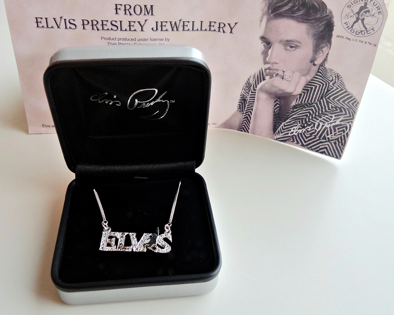 Hungry and nostalgic: Elvis Necklace from Elvis Presley Jewellery