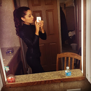 Mundo Fanmania: Ariana Grande como su personaje Amanda en "Swindle"