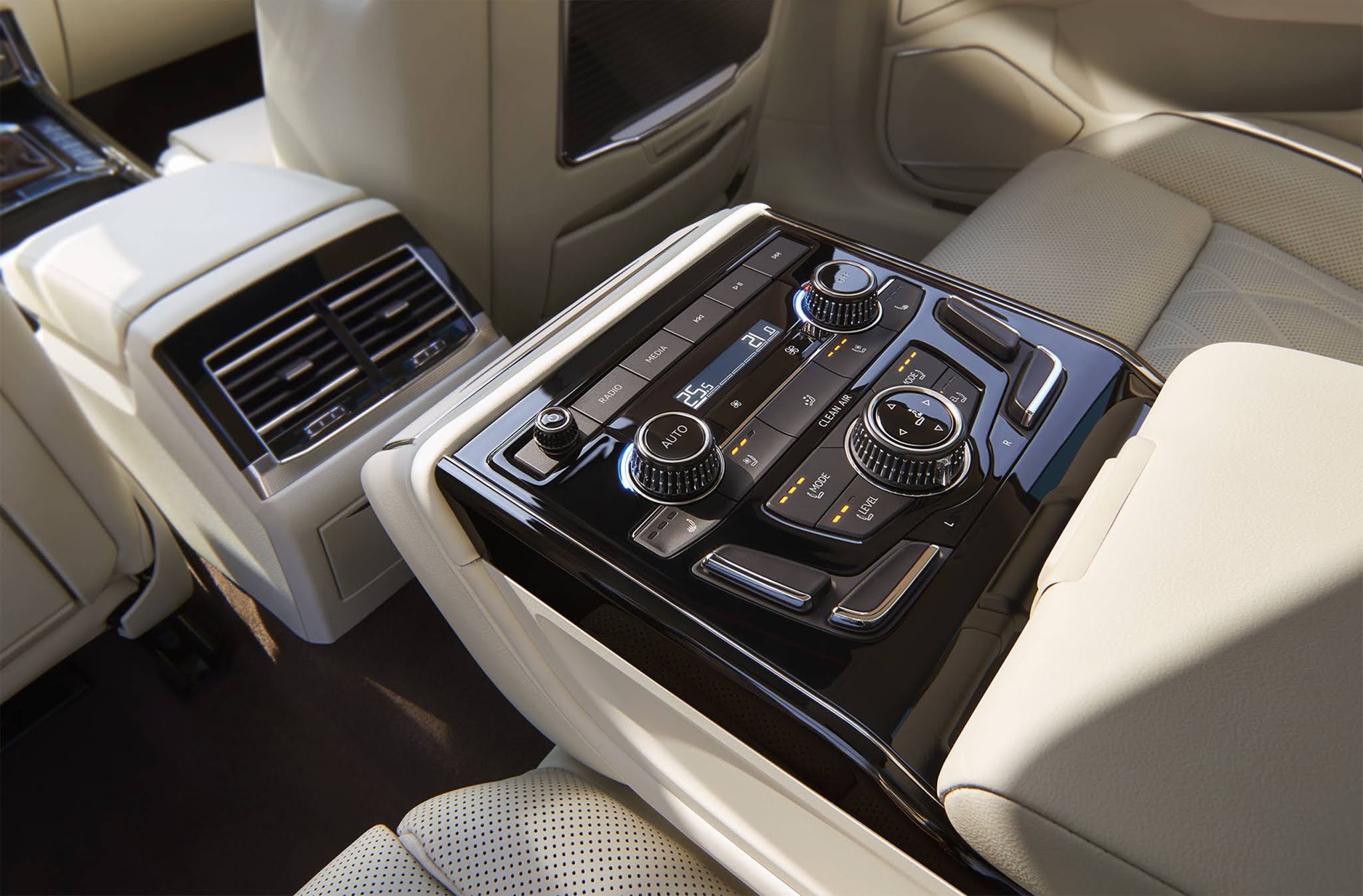 VW Phideon 2021 tem facelift e mais luxo, mas só para China