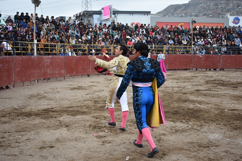 Boca de Riego: GUSTAVO ZUÑIGA CORTA DOS OREJAS EN LA PORTATIL "EL TOREO"
