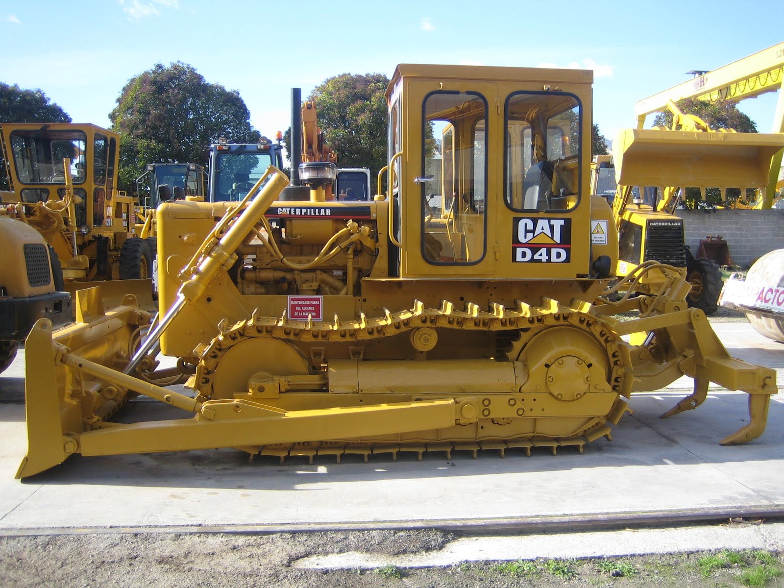Bulldozer D4D PARA DESGUACE ~ Maquinaria Marquisa S.L
