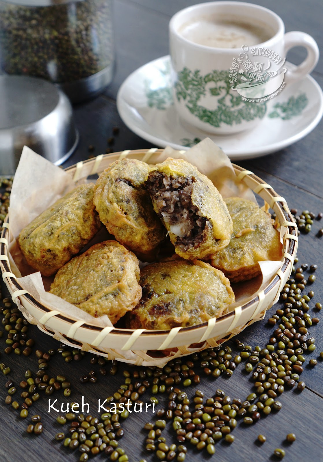 A taste of memories -- Echo's Kitchen: Kuih Kasturi 【绿豆炸糕】& 【绿豆卷】