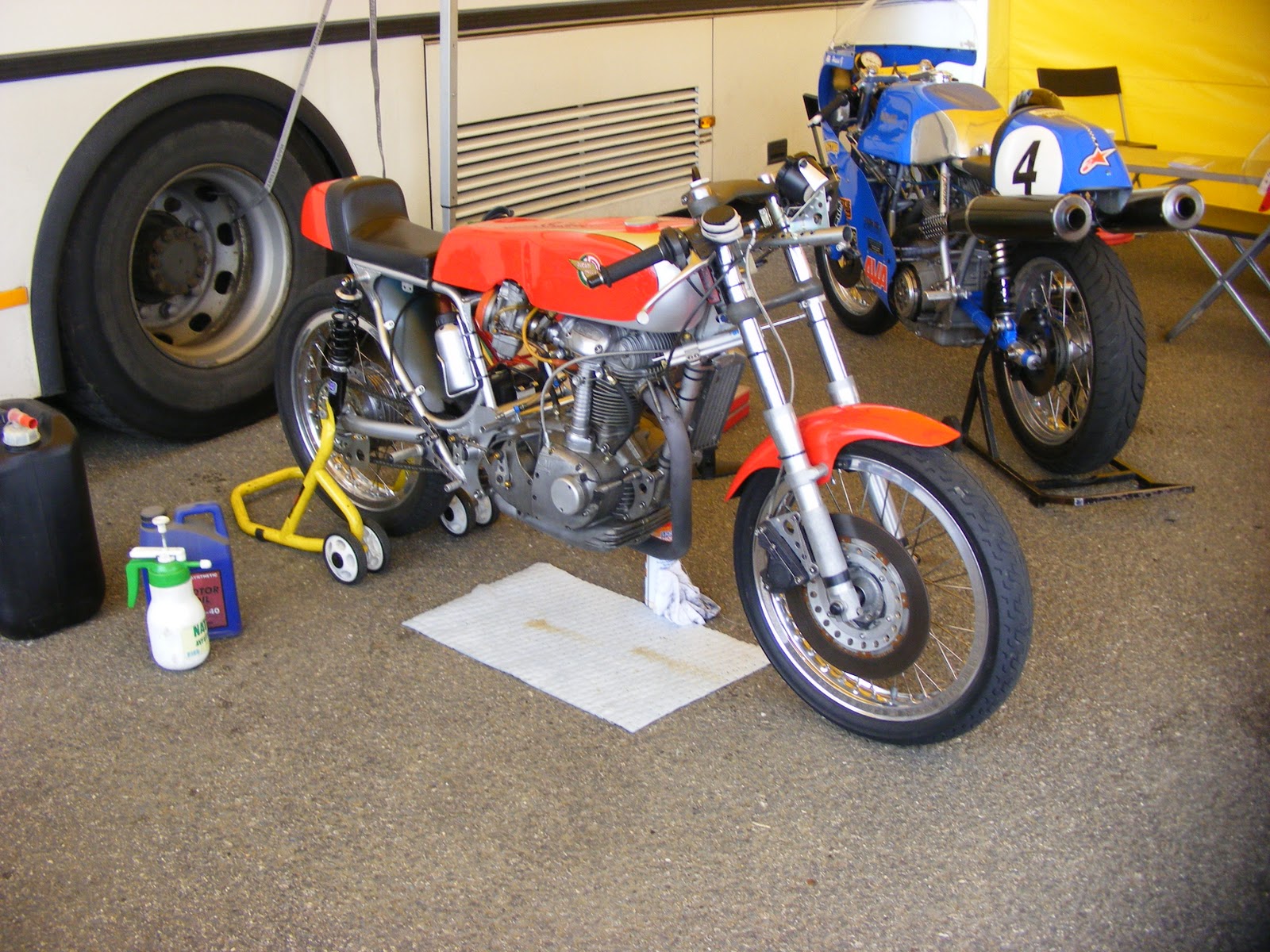 Ducati Single Racing: October 2011