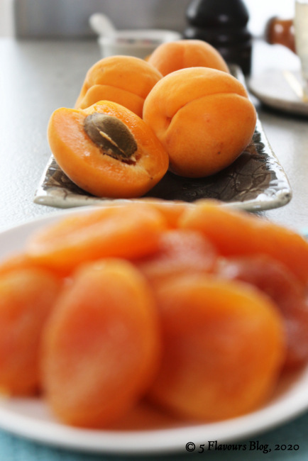 Die Stotterende Aambeeld: Appelkoos Hoender Dye, Oondgebak