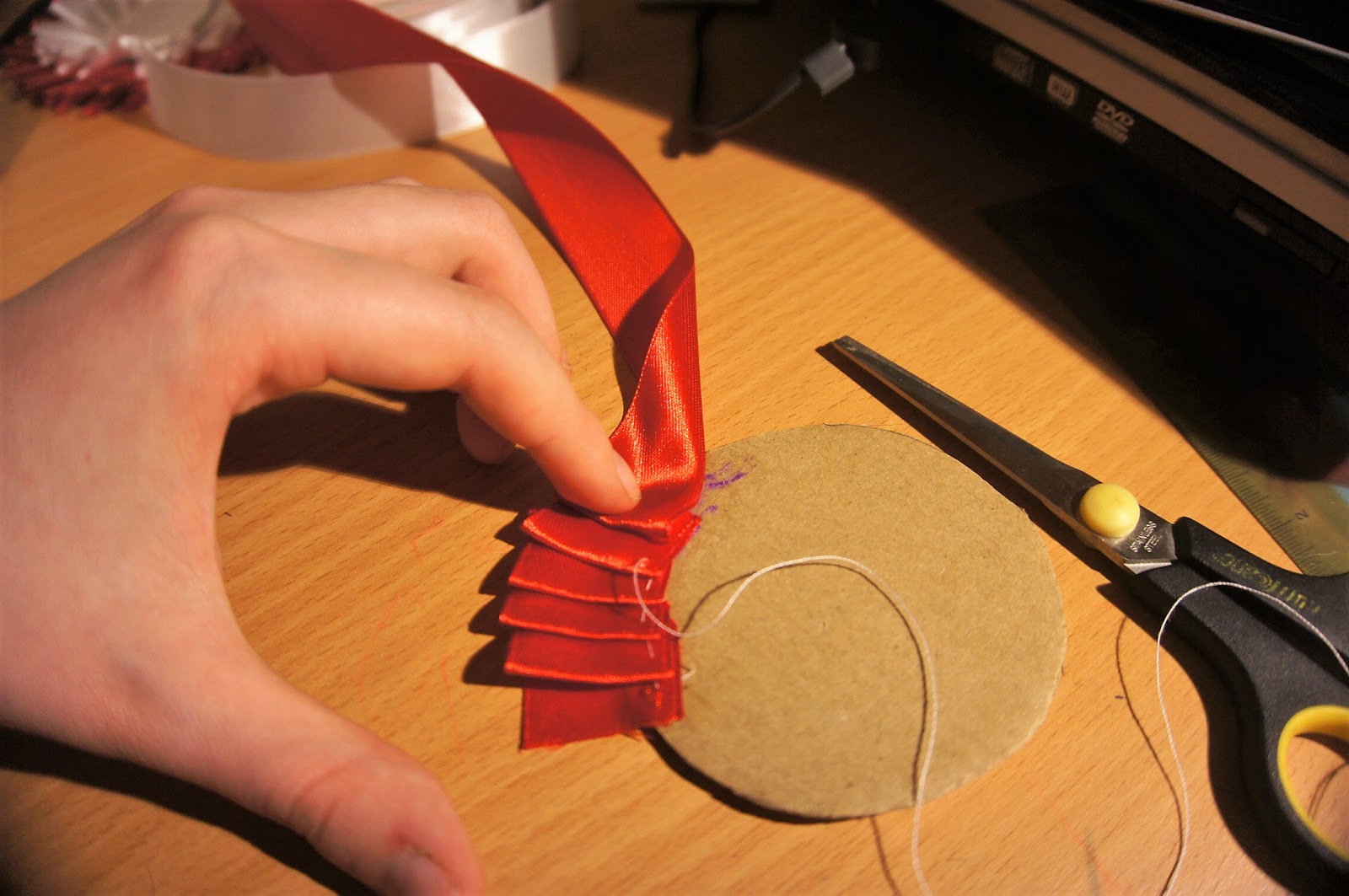 Tallin tarinoita: Luukku 9 DIY ruusuke