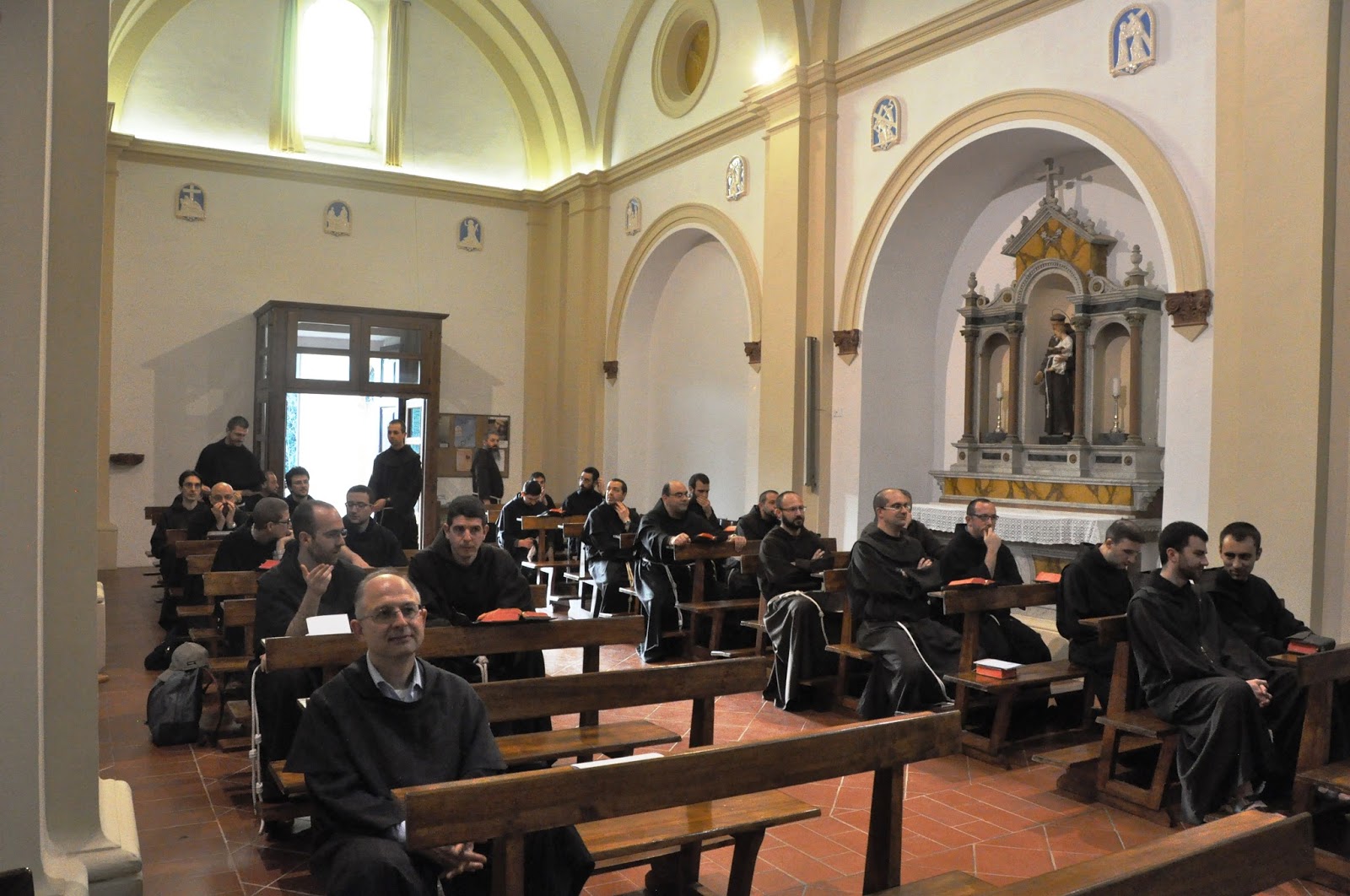 Frati in Cammino - Assisi: FRATI IN CAPITOLO: SALE DELLA TERRA E LUCE ...