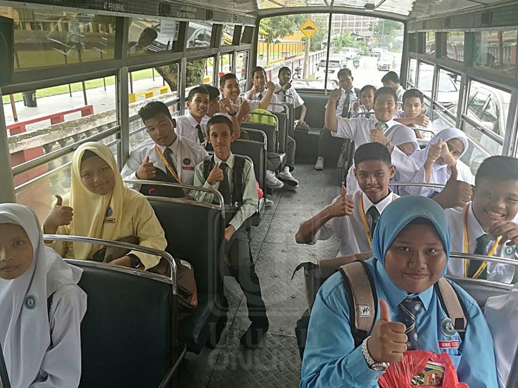 Kami Senyum Dapat Naik Bas Sekolah Percuma!