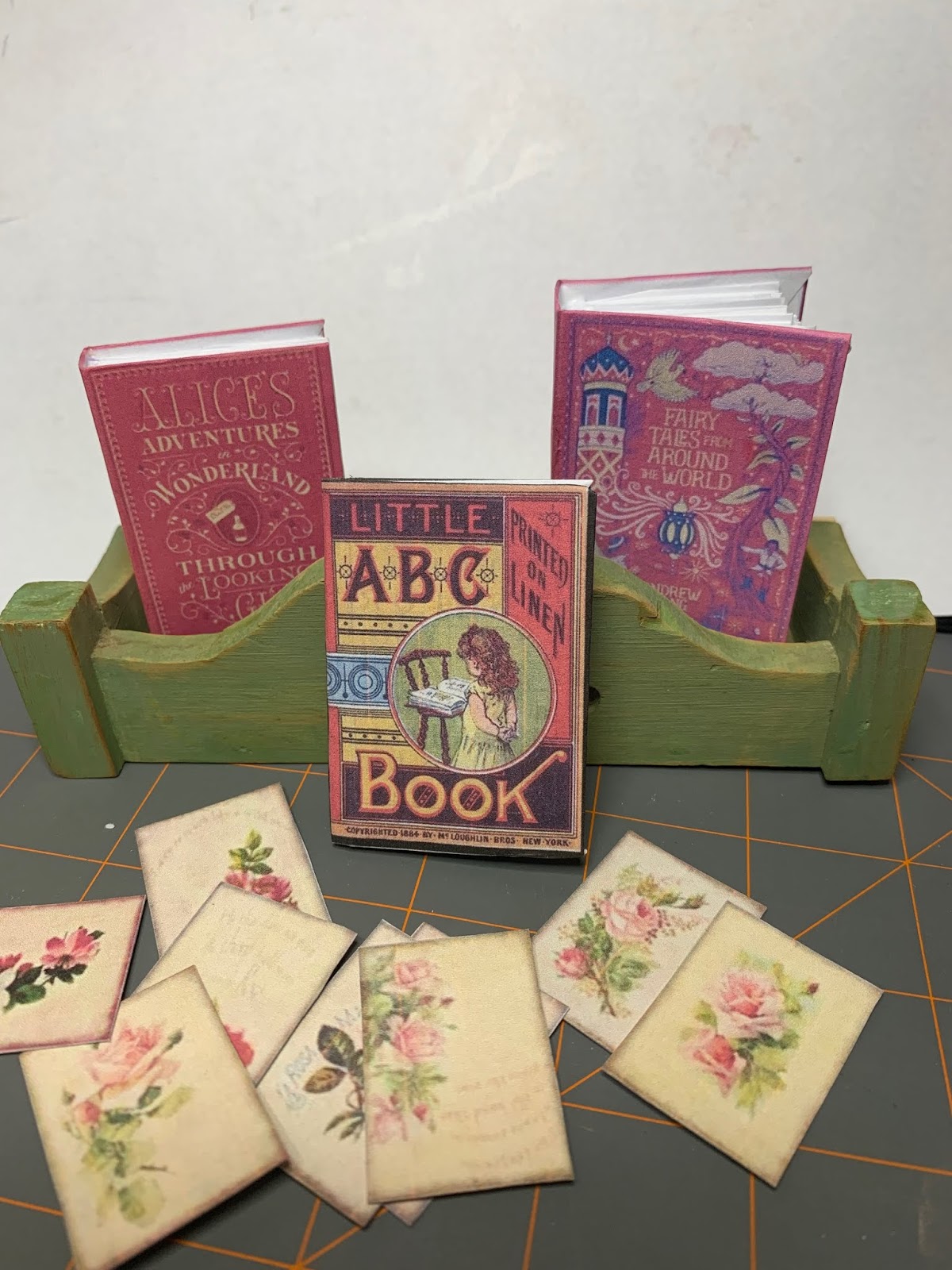 The Savage Pea: Miniature Doll Book Making - Tutorial