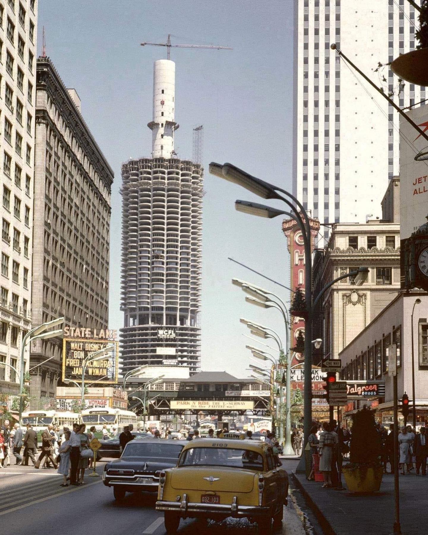 Towns and Nature: Chicago, IL: 1963 Marina City (Towers)