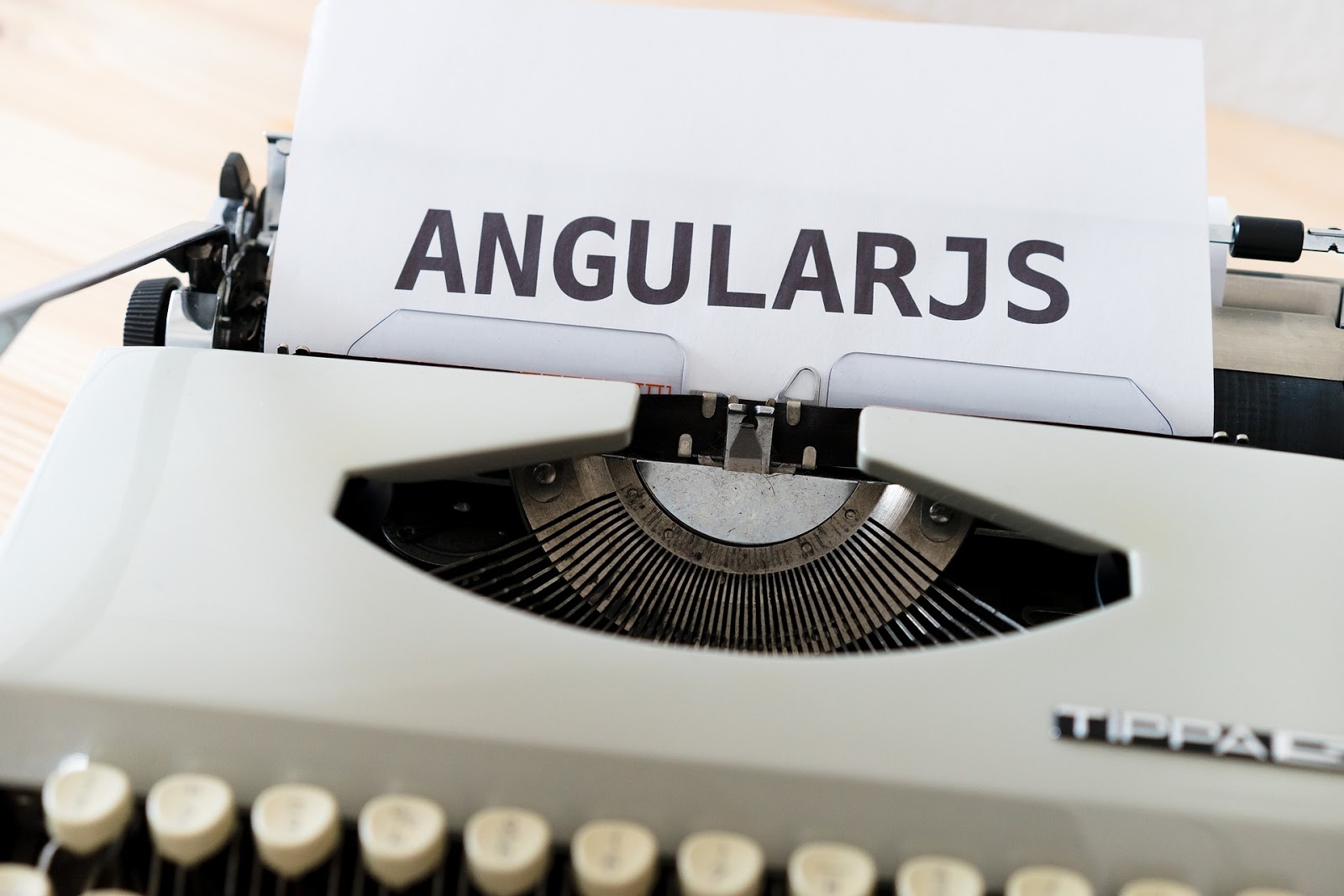 Differences Between Angular and React - FROMDEV Differences Between Angular and React - FROMDEV