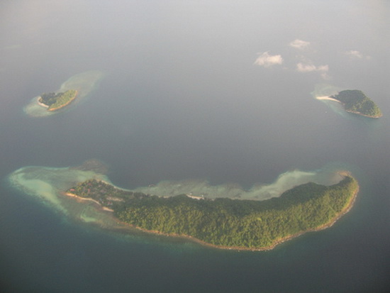 THE WORLD GEOGRAPHY: 10 Unusually Shaped Islands Worldwide