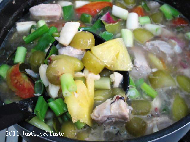 Resep Sup Tuna Asam Pedas dengan Nanas | Just Try & Taste