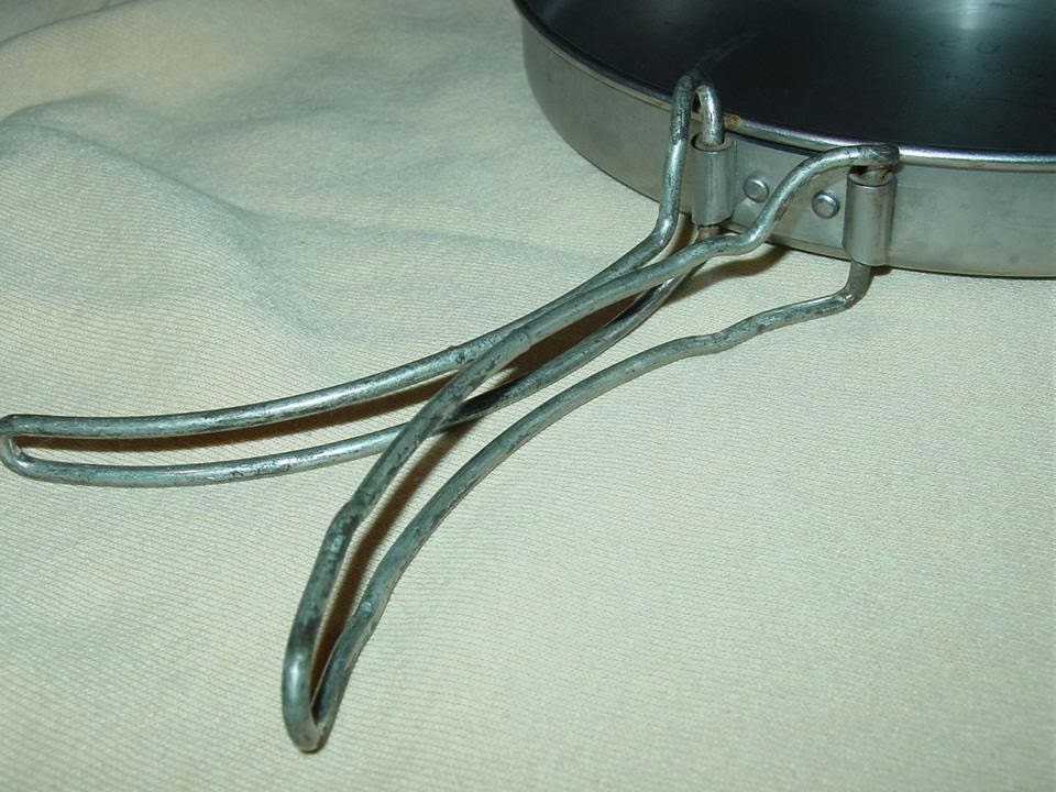 Webbingbabel: Military Mountain Cook Frying Pan 1967