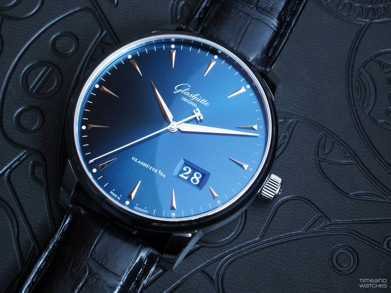 Hands-on Review: Glashütte Original Senator Excellence Panorama Date ...