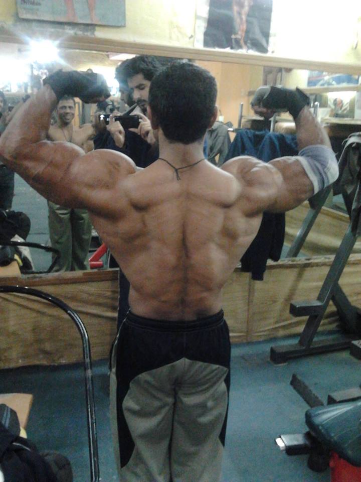 world bodybuilders pictures: lahore bodybuilder khaliq ali