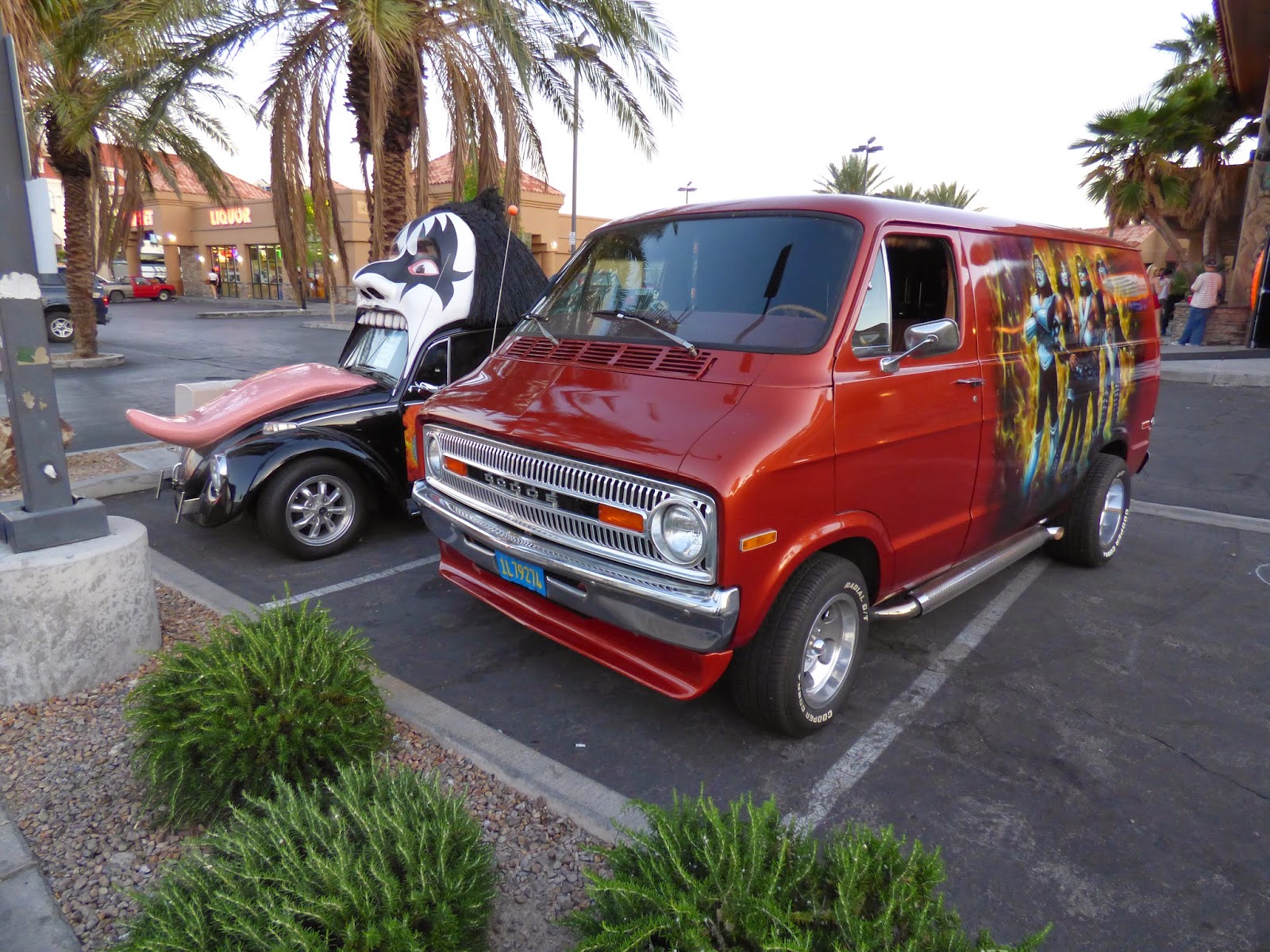 VAN GRAVEYARD: The KISS VAN LIVE!!