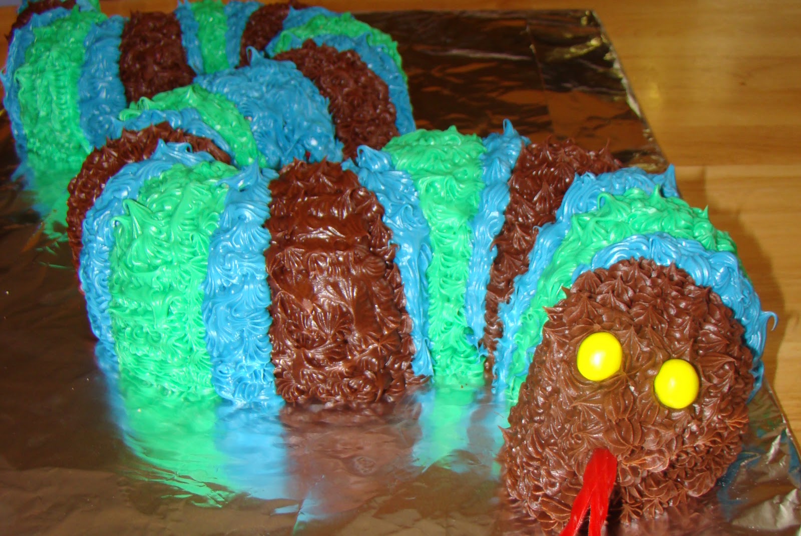 Sitting At Our Kitchen Table: Bleedin' Snake Cake