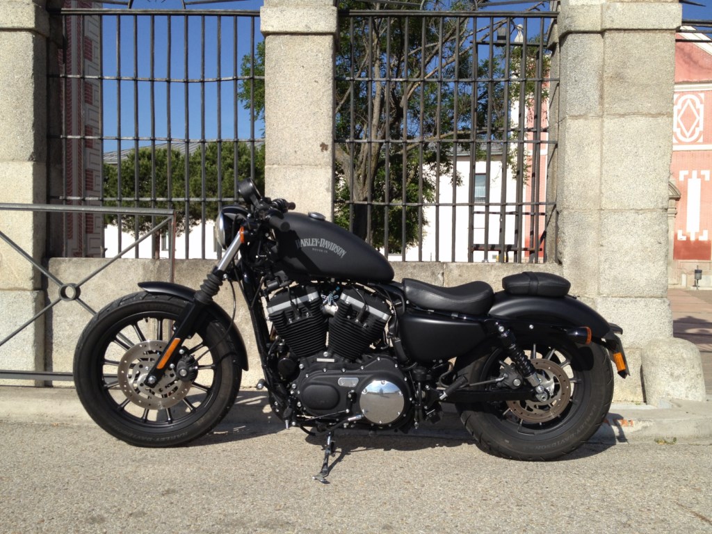 De Rutas y Motos: Harley-Davidson Sportster XL 883N Iron