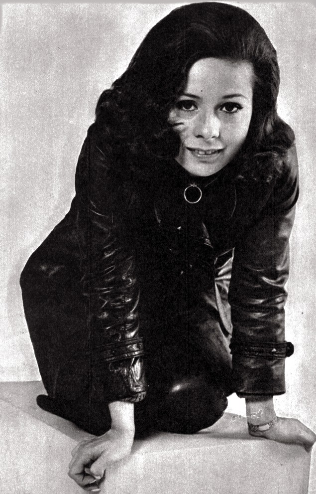 Astros em Revista: DÉBORA DUARTE UMA VIDA DIANTE DAS CÂMERAS